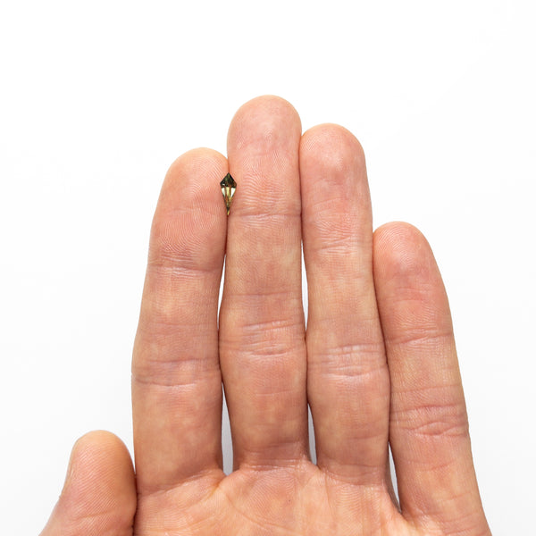 0.42ct 9.15x3.66x2.66mm Kite Step Cut Sapphire 25196-01 - Misfit Diamonds